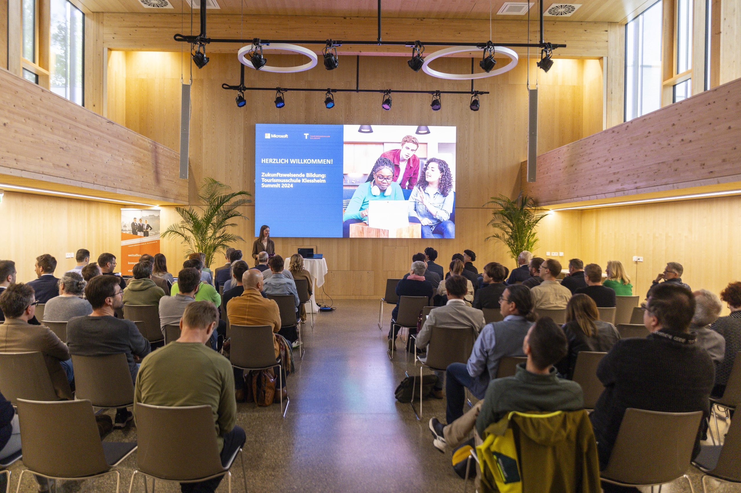 Zukunftsweisende Bildung beim Microsoft Summit an der Tourismusschule Klessheim - Klessheim ...